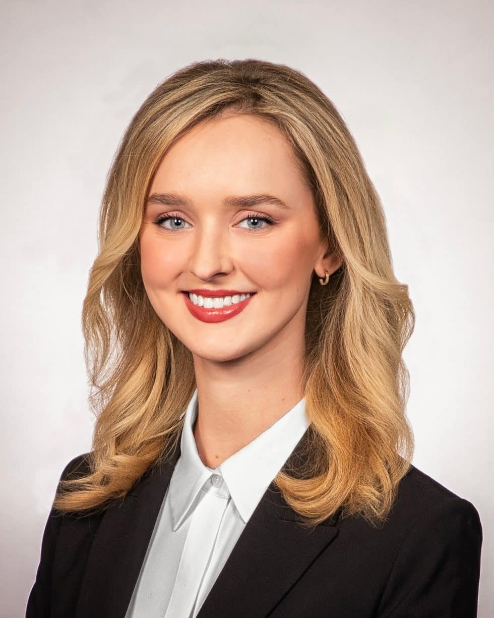 About: Leslie Thomas, Attorney
